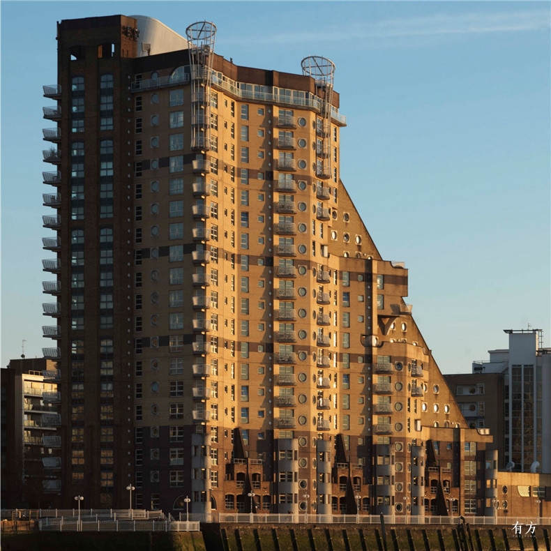 遗忘还是保护？17座后现代主义作品入选英国建筑保护名录 – 有方